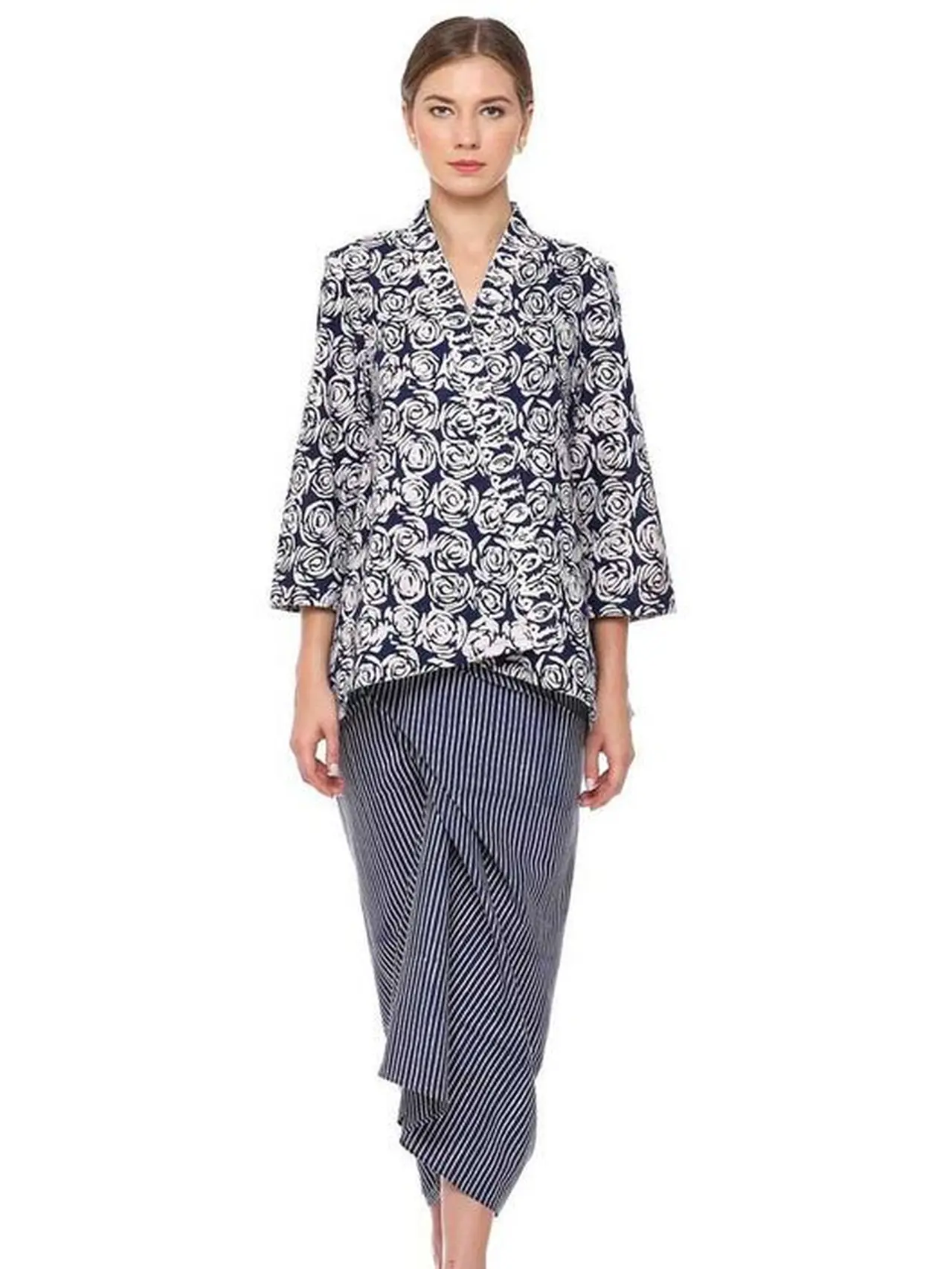 7 Rekomendasi Model Atasan Batik Wanita yang Elegan, Cocok untuk ...