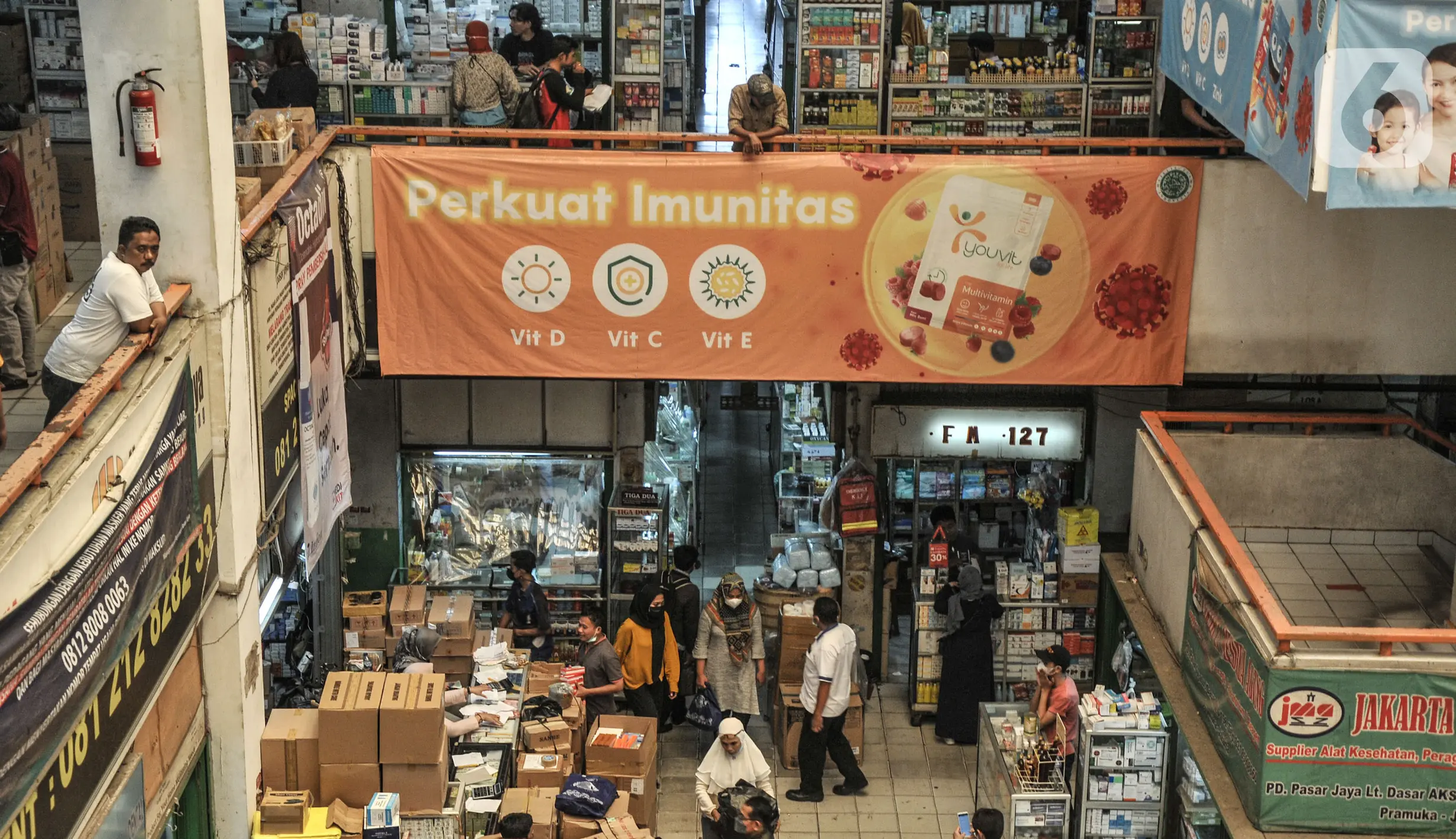 FOTO: Pasar Pramuka Kembali Ramai di Tengah Lonjakan Kasus COVID-19 ...