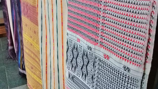 Belajar Makna Kehidupan dari Motif Tenun Ulos Batak - Lifestyle ...