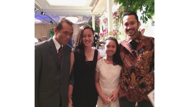 Segera Jadi Kakek, Ini 7 Potret Kedekatan Tora Sudiro dan Putri Sulungnya