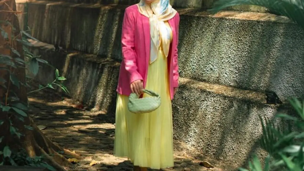 7 Potret OOTD Bumil Irish Bella yang Selalu Tampil Cantik dan Stylish - Fashion Fimela.com