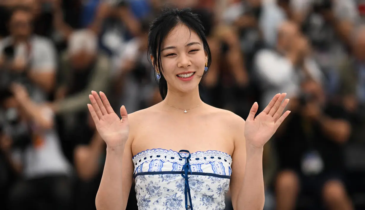 Senyum Kim Hyung Seo Alias Bibi Di Festival Film Cannes Ke 76 Foto