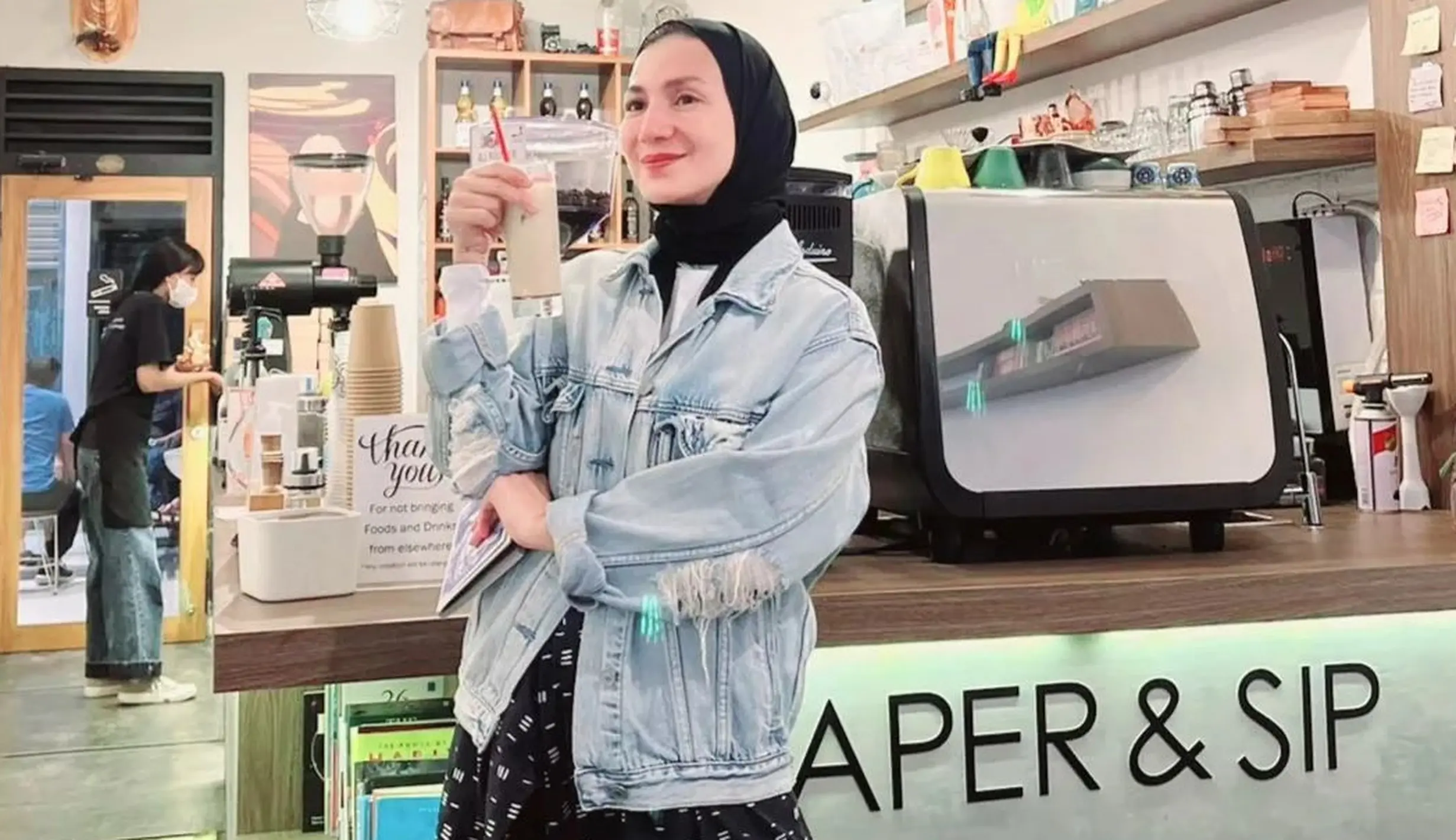 Penampilan Wanda Hamidah yang Kini Berhijab, Bikin Pangling Banget ...