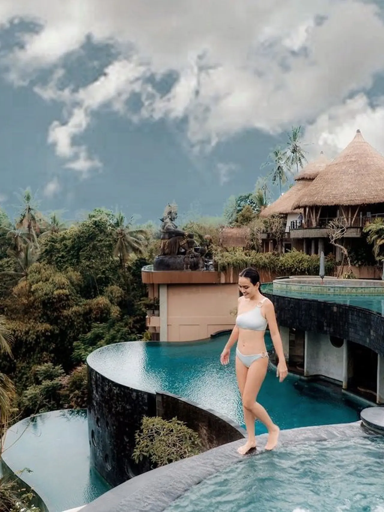 8 Potret Cantik Artis Indonesia yang Pakai Bikini Two Piece Saat Liburan