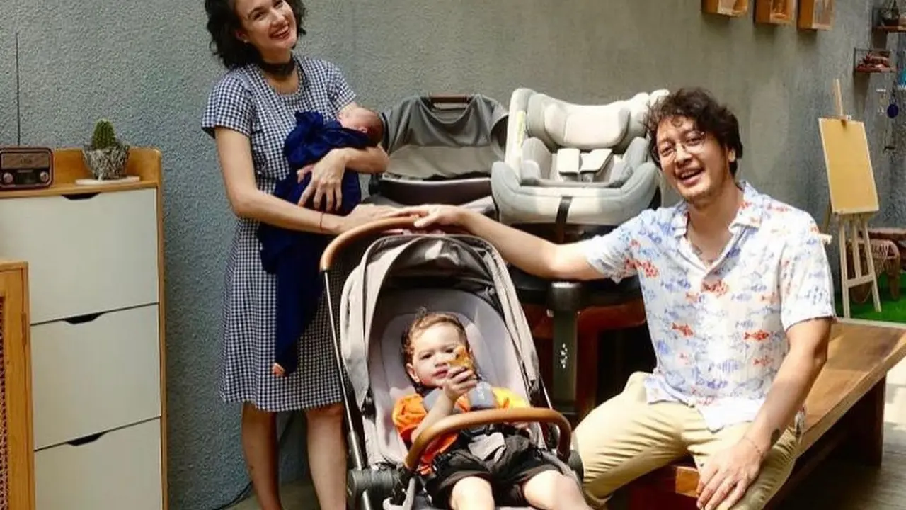 Kisah Cinta Dimas Anggara dan Nadine Chandrawinata bak Cerita FTV, dari Idola Jadi Istri ...