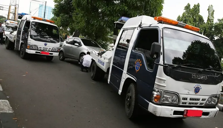 11 Potret Mobil Parkir Sembarangan Diderek Dishub, Dijamin Auto Kapok ...