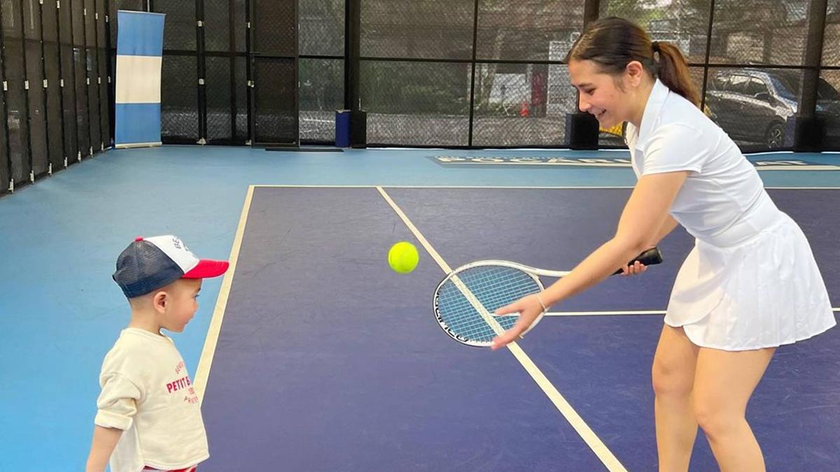 Potret Prilly Latuconsina Latihan Tenis Bareng Cipung Ini Bikin Gemas - Foto Liputan6.com