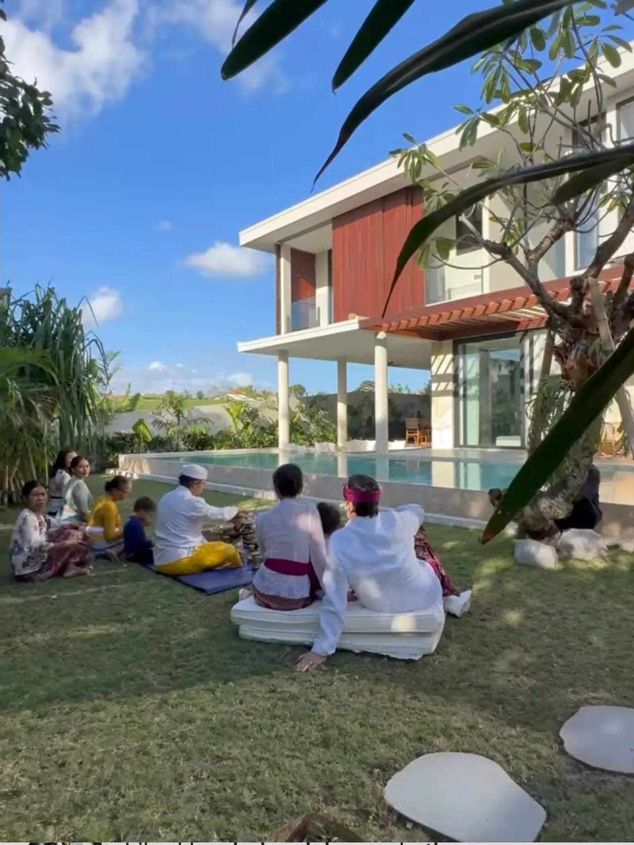 7 Potret Villa Mewah Farah Quinn dan Charles Jost di Bali, Bernuansa ...