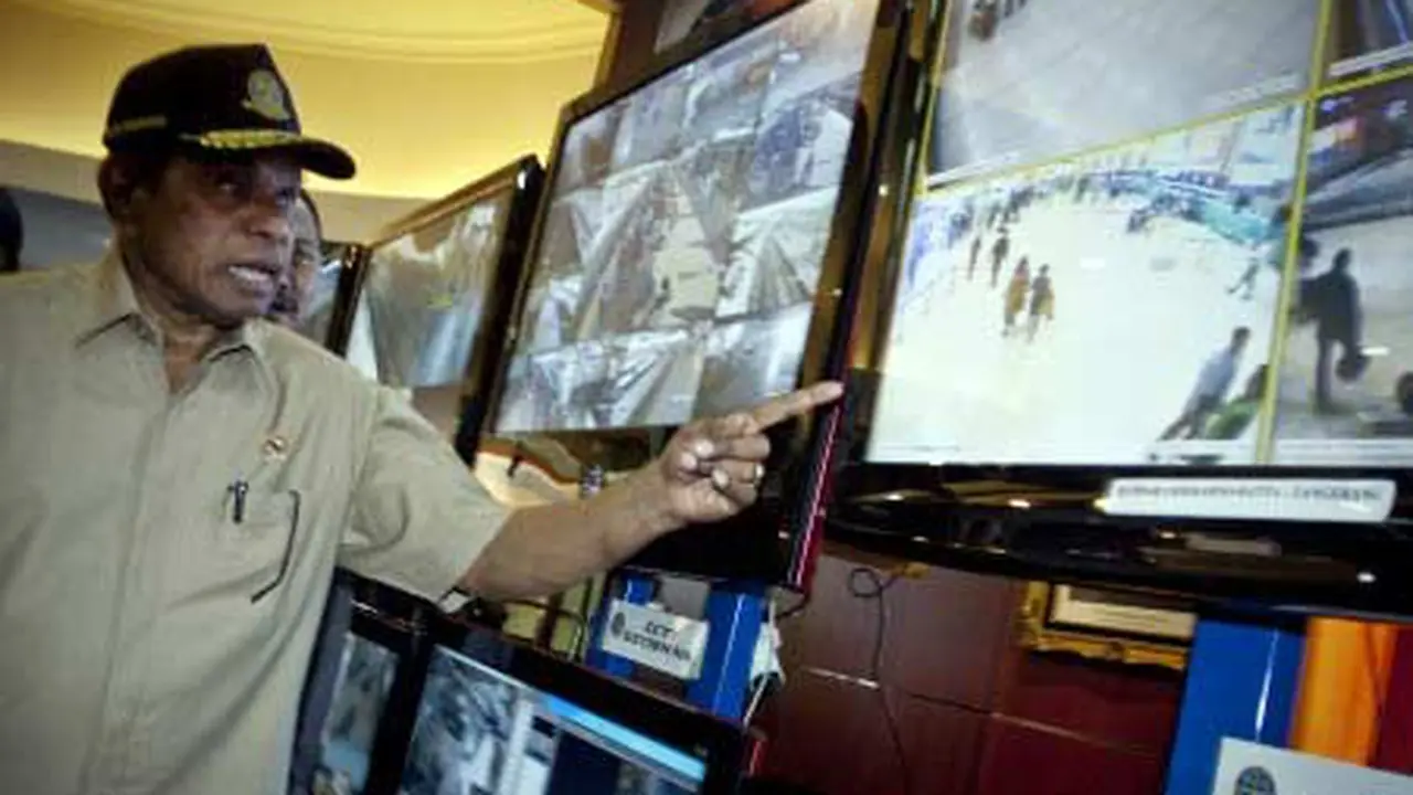 Profil Freddy Numberi Eks Menteri Kelautan, Putra Papua yang Punya ...