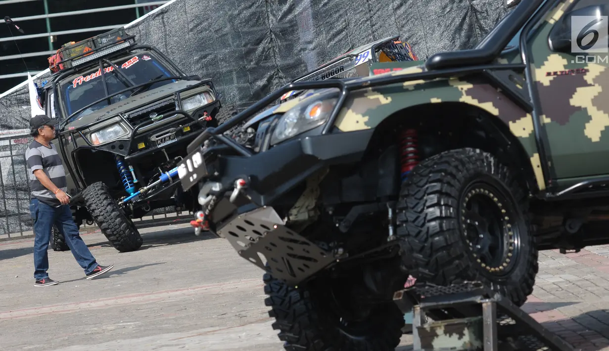 FOTO: Kekar dan Kokoh, Ini Deretan Mobil Berban Besar di IIMS 2018 ...