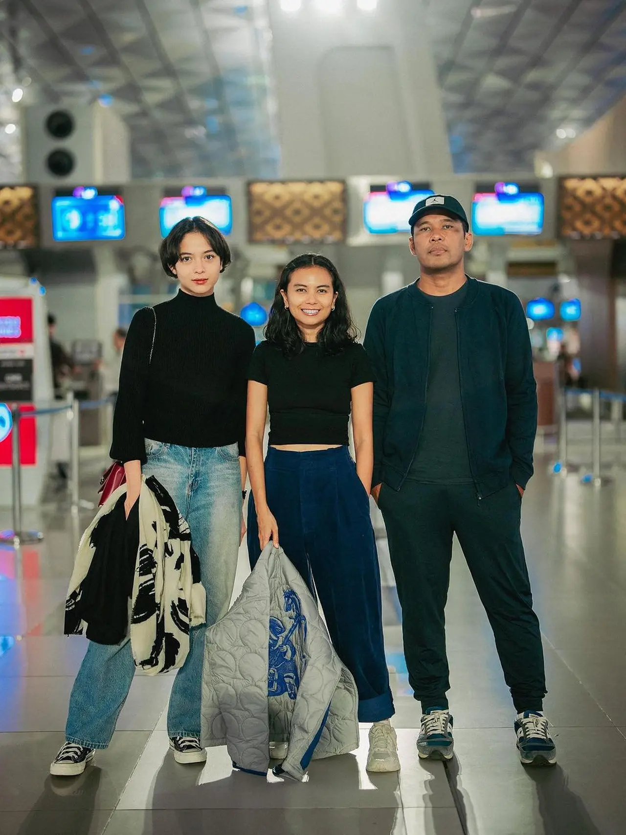 7 Potret Pemain Gadis Kretek Berangkat ke BIFF 2023 di Busan, Penuh Antusias - Hot Liputan6.com