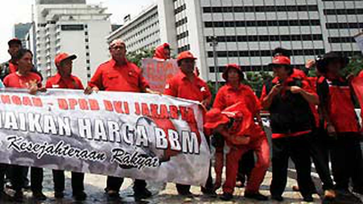 Massa PDIP Mulai Menuju Istana - News Liputan6.com