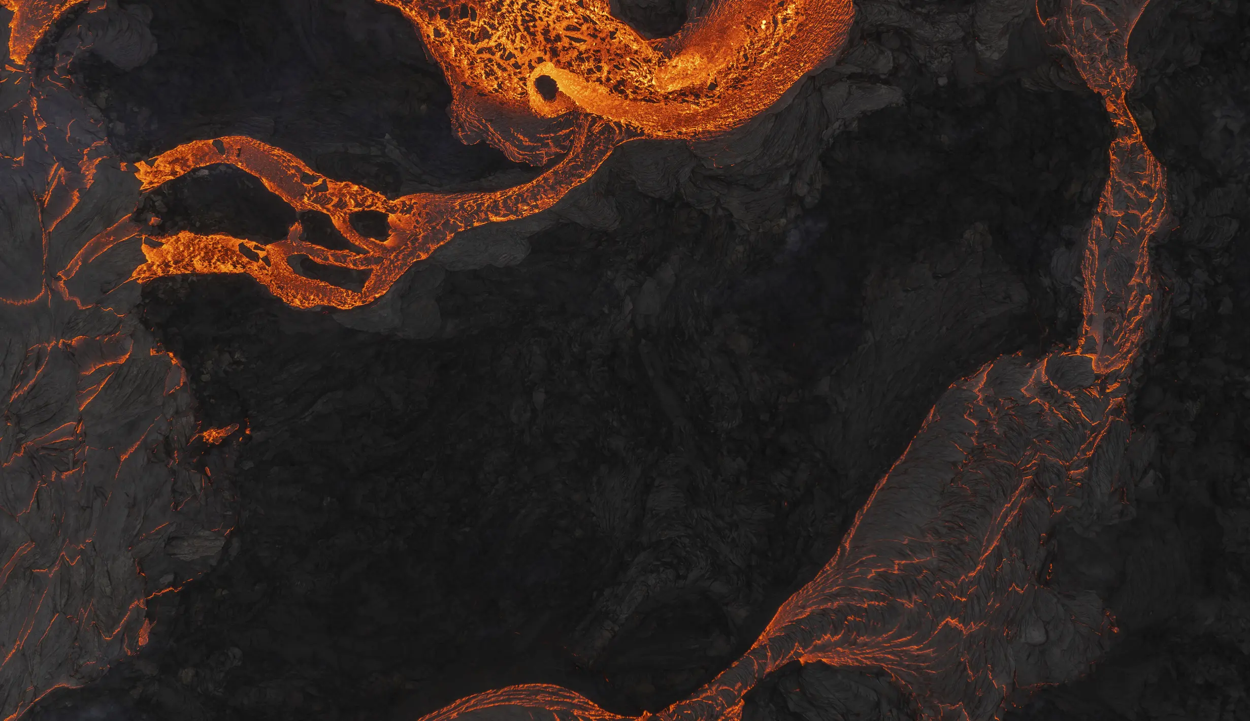 Lava Terus Mengalir dari Gunung Berapi Islandia - Foto Liputan6.com