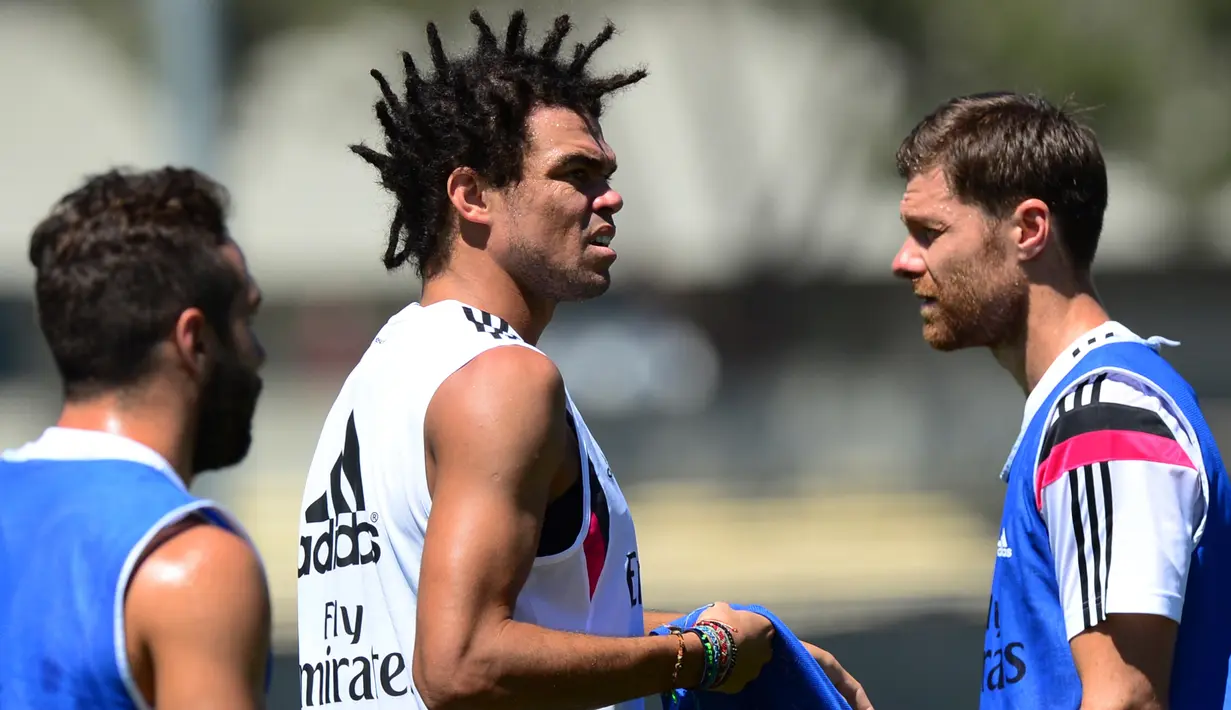 PHOTO: Adu Gaya Rambut Nyentrik Pesepakbola yang Pernah Jadi ...