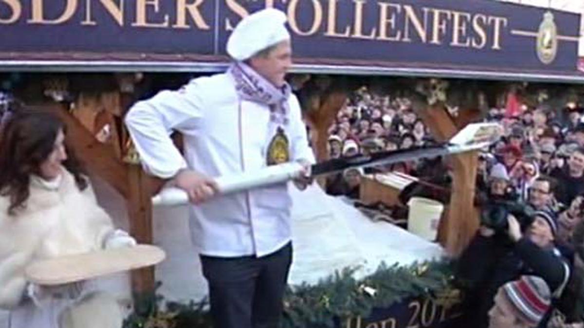 Parade Kue Raksasa Jelang Natal - Video Liputan6.com