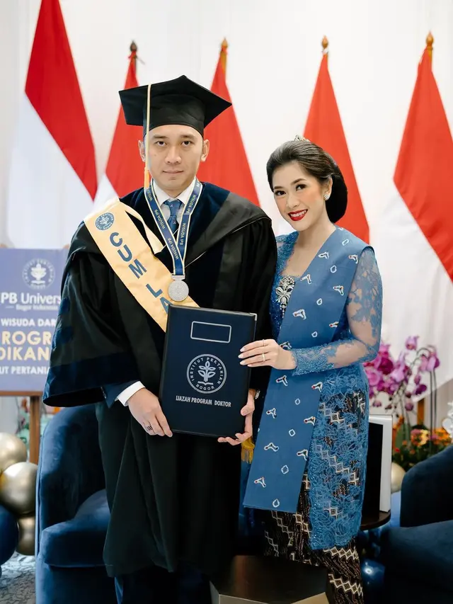 7 Potret Aliya Rajasa di Wisuda S3 Ibas Yudhoyono, Tampil Menawan - Hot ...