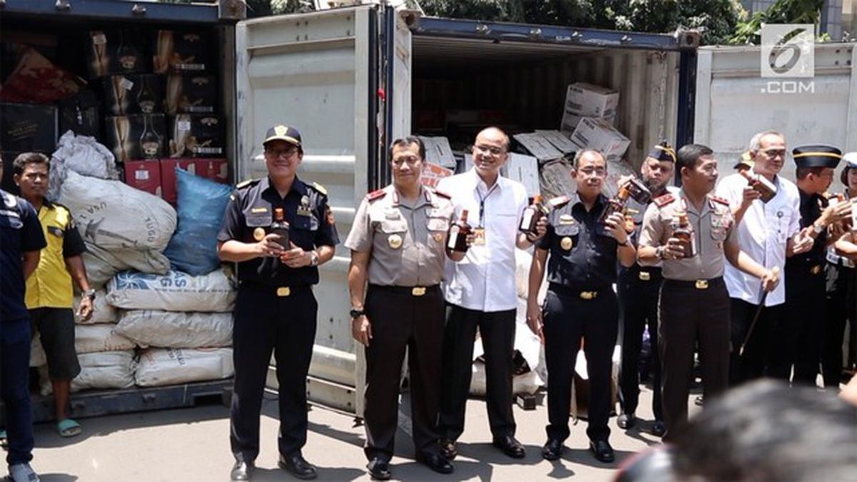 VIDEO: Polri dan Bea Cukai Gagalkan Penyelundupan Miras - News Liputan6.com