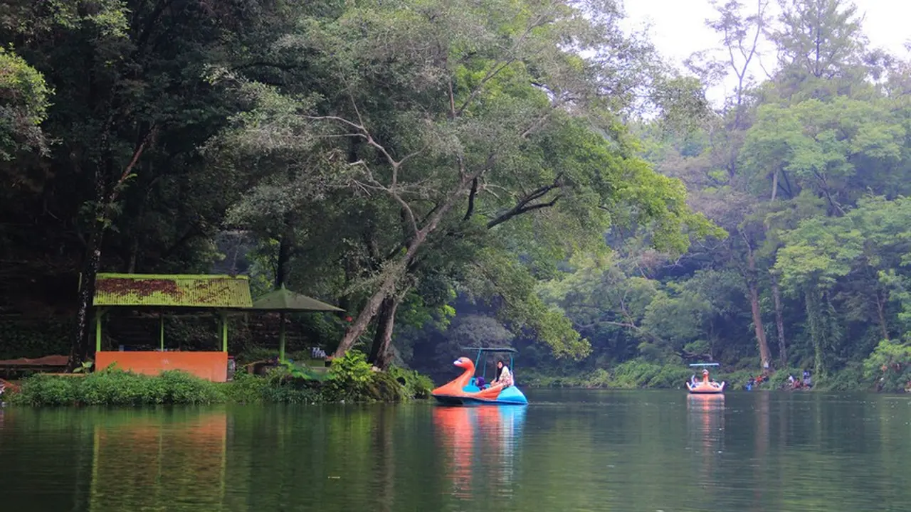 12 Tempat Wisata Alam di Jawa Barat yang Populer, Sejuk dan Memesona ...