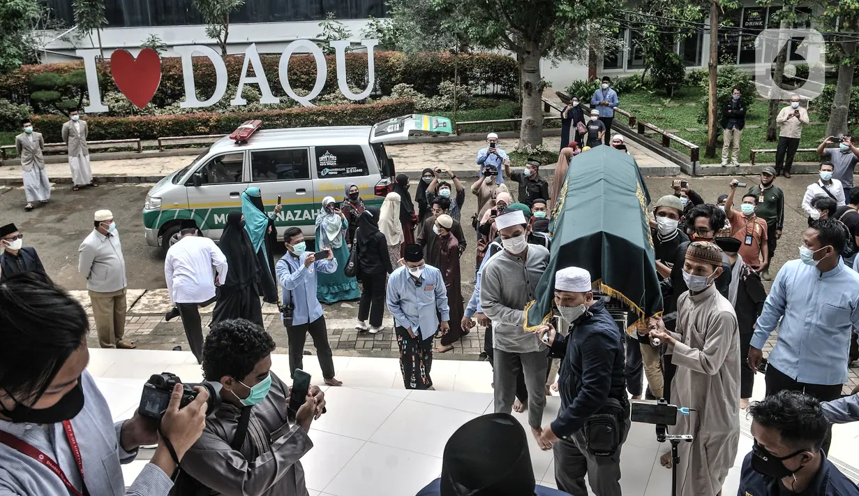 FOTO: Pemakaman Ustaz Maaher At-Thuwailibi - Foto Liputan6.com