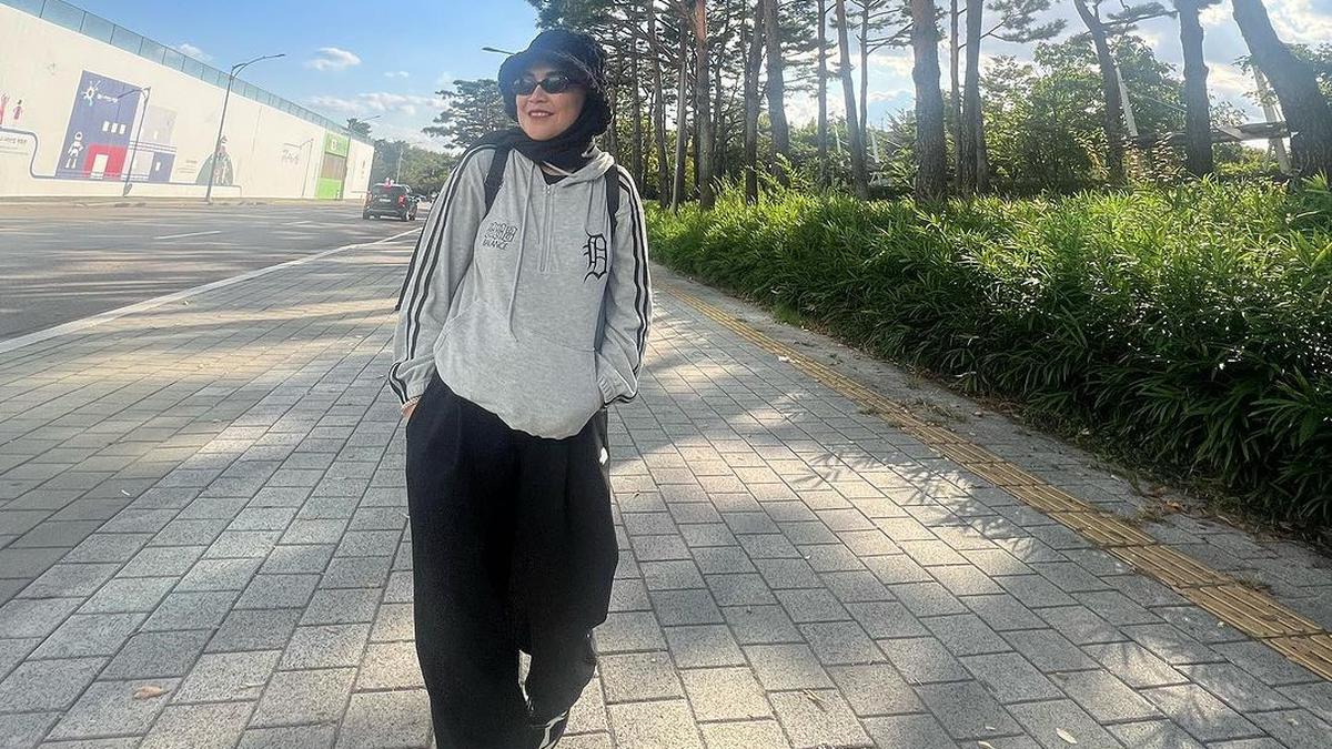 6 Gaya Umi Kalsum di Korea Tampil Cantik dan Stylish, Kekinian Tak Kalah dengan Ayu Ting Ting