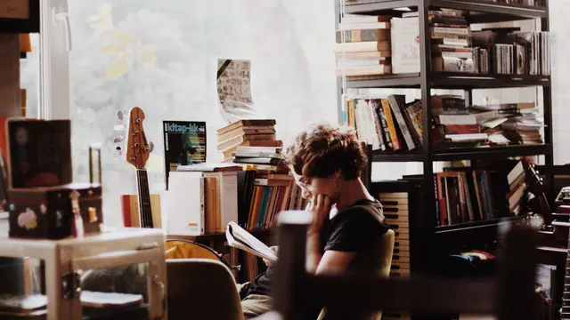 Jenis-Jenis Literasi Dasar beserta Penjelasannya - Ragam Bola.com