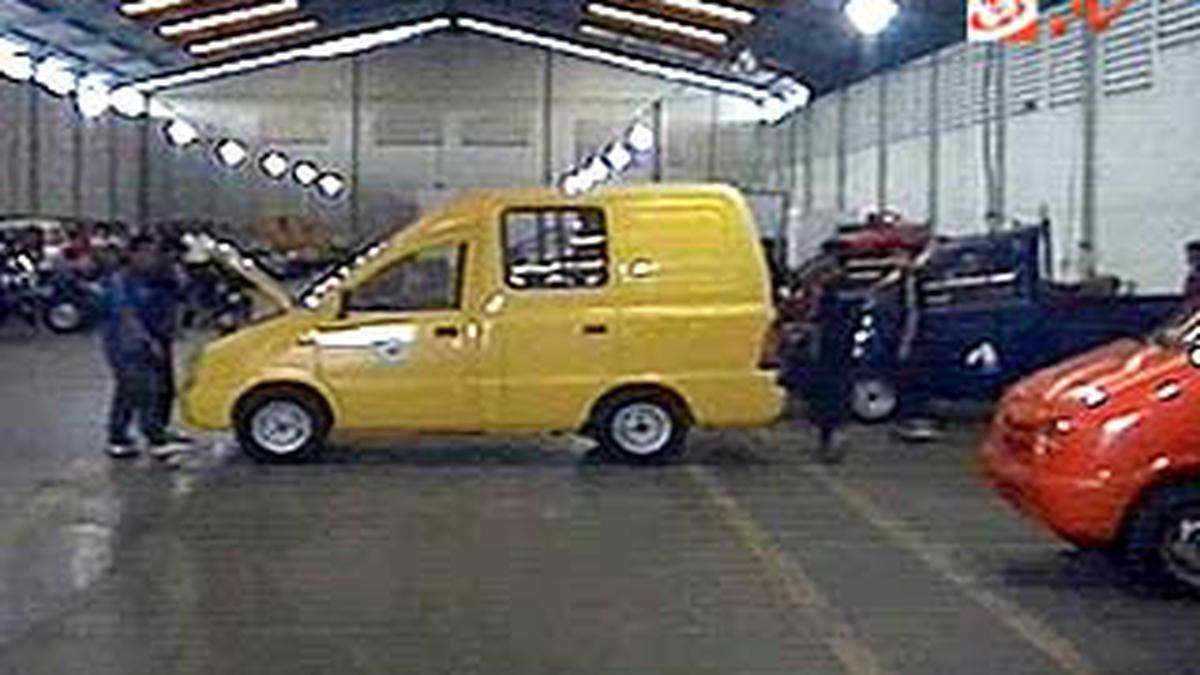 Mobil Tawon Jadi Taksi Rakyat - Otomotif Liputan6.com