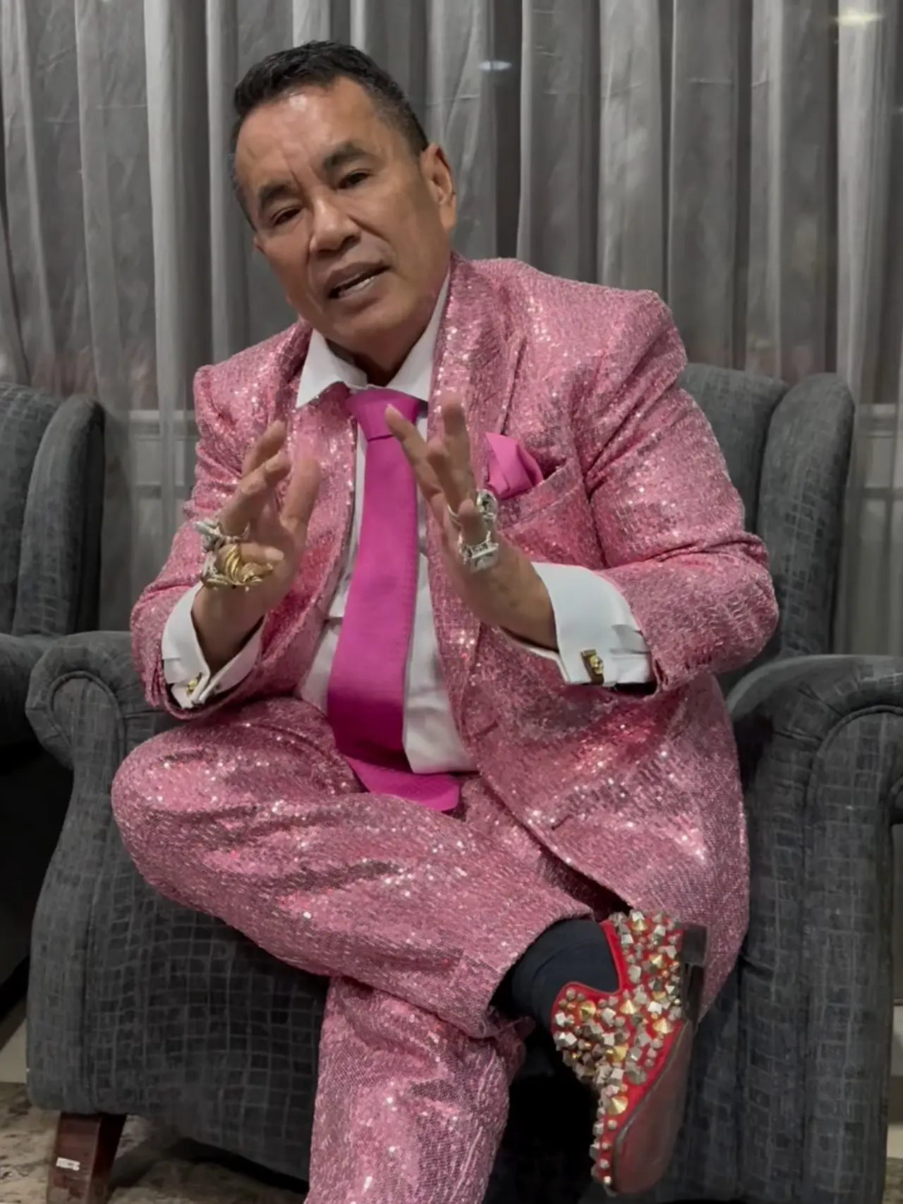 Hotman Paris Naik Jet Pribadi ke Singapura untuk Pemeriksaan Tambahan ...