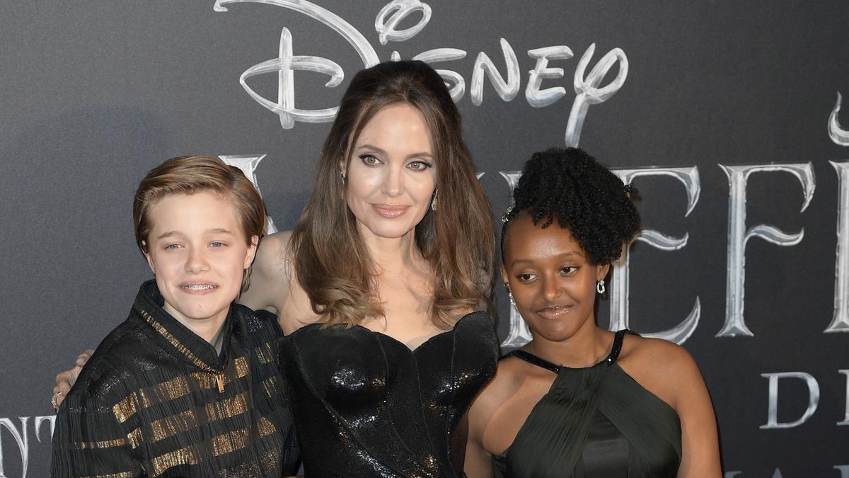 Gaya Remaja Putri Angelina Jolie-Salma Hayek di Karpet Merah Premiere ...