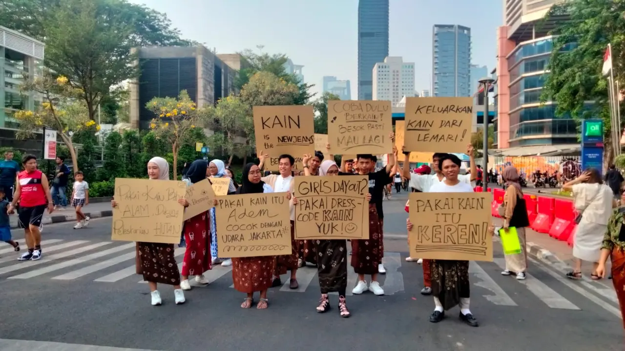 Parade Berkain di Car Free Day Jakarta, Pamerkan Wastra Indonesia dari ...
