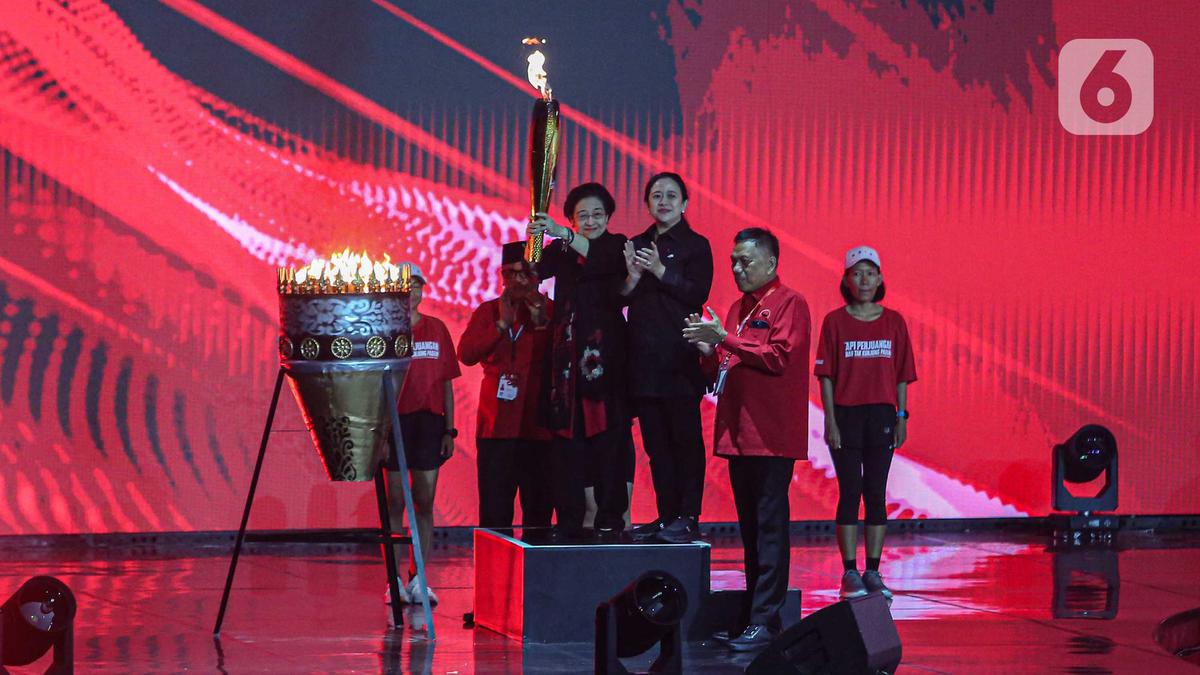 Nyalakan Obor Api Abadi, Megawati Soekarnoputri Buka Rakernas V PDIP - Foto Liputan6.com