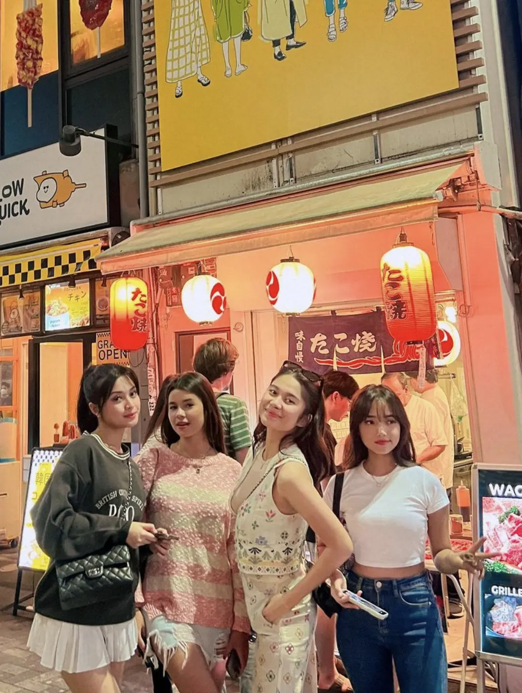 6 OOTD Fuji di Jepang Pakai Batik hingga Korset, Gaya Fashion Berani ...