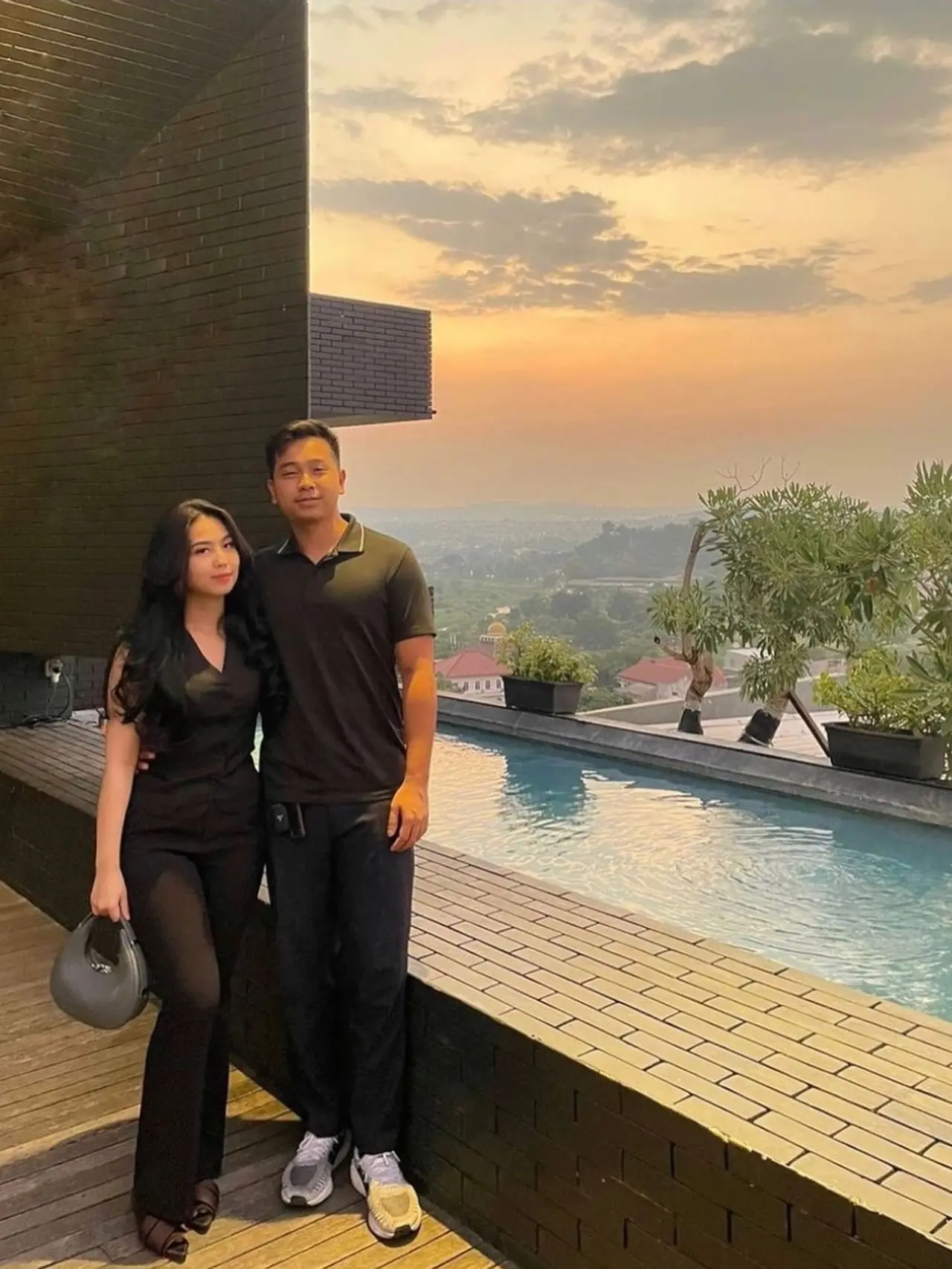 7 Potret Zahra Annisya Adik Awkarin Pamer Pacar, Jarang Tersorot - Hot ...