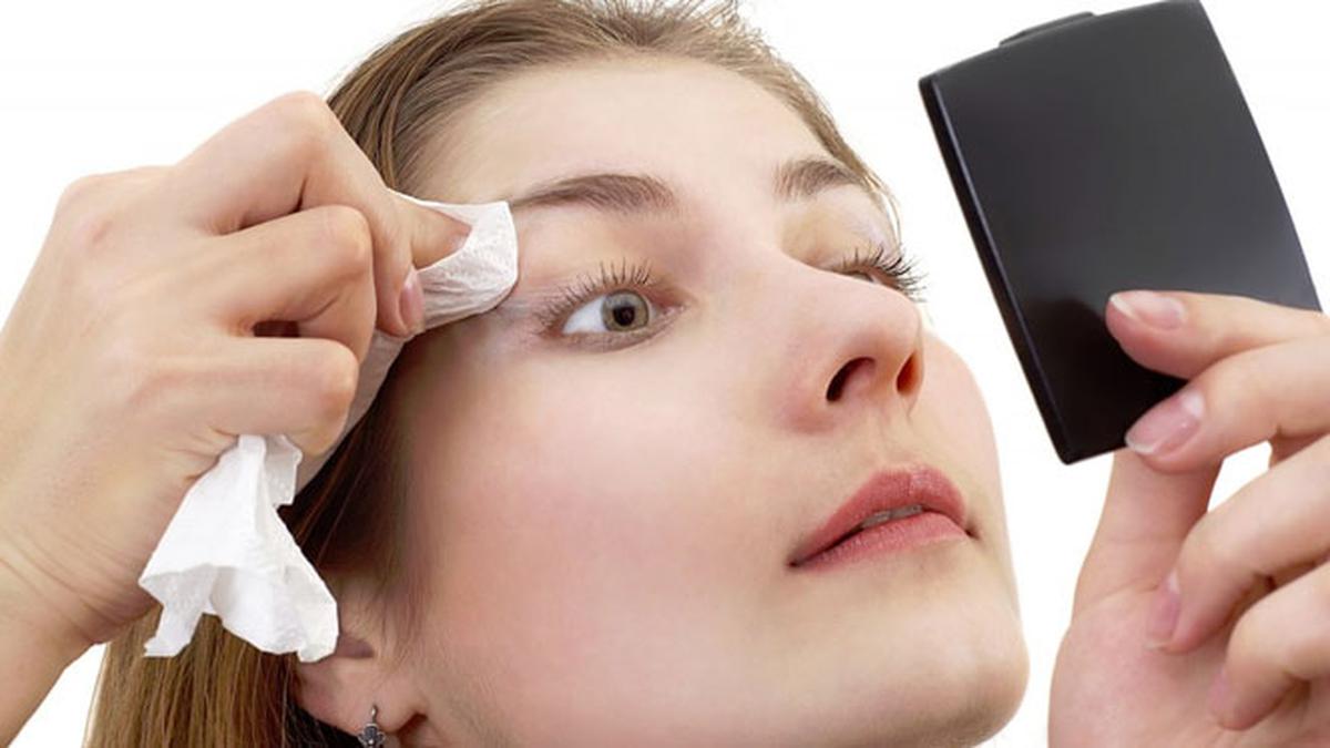 Praktis, Bersihkan Wajah dengan Makeup Remover dari Tisu - Fashion ...