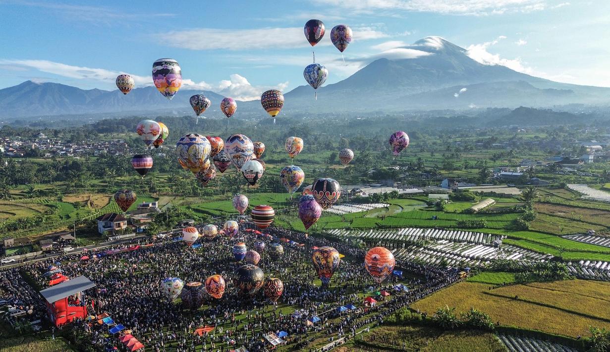 Meriahnya Festival Balon Udara di Wonosobo