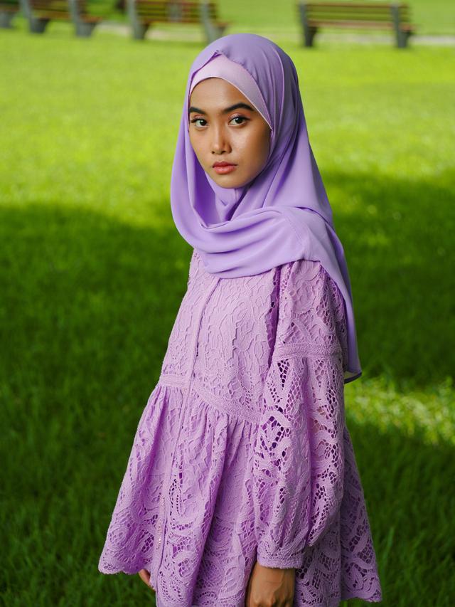 7 Model Gamis Brokat Lengan Balon Warna Lilac Trend Muslimah 2025 ...