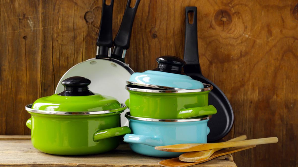 5 Cara Menghilangkan Noda Membandel di Panci - Lifestyle Fimela.com