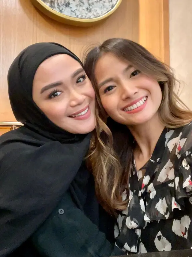 9 Potret Acha Septriasa Reuni dengan Rekan Artis Saat Pulang ke ...