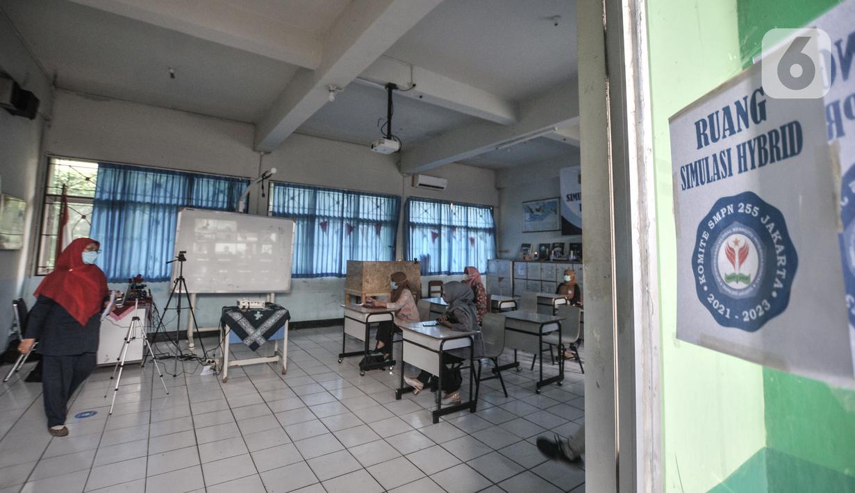 FOTO: Simulasi Sekolah Tatap Muka dengan Model Kelas Hybrid - Foto ...