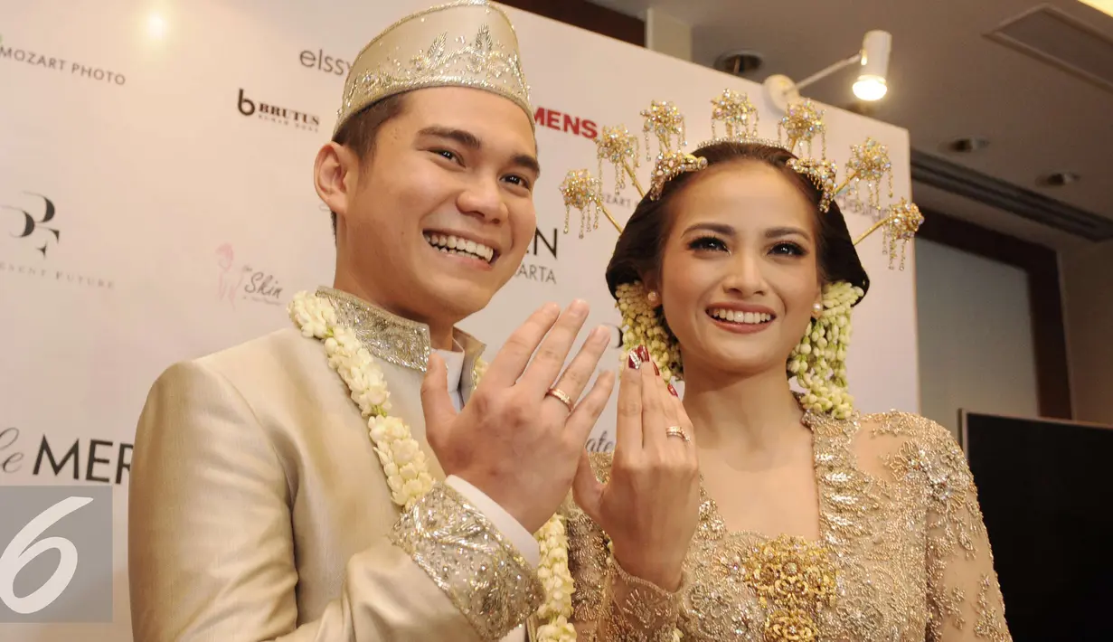 Usai Akad Acha Pamer Cincin Nikah - Foto Liputan6.com