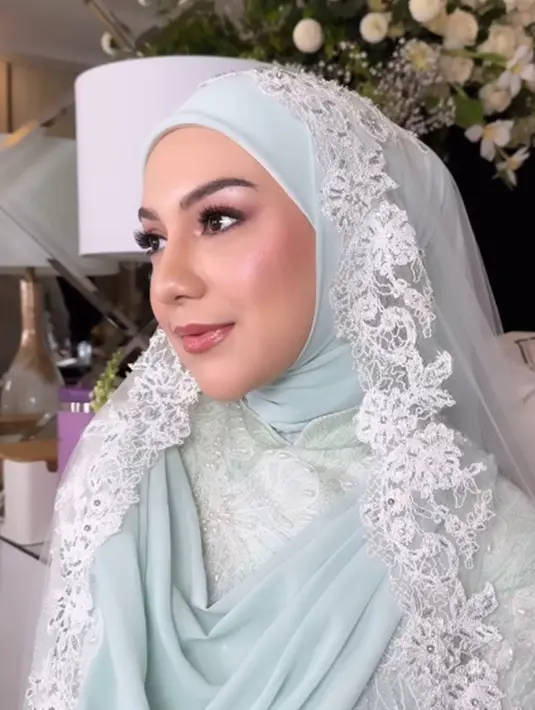 Potret Detail Makeup Pernikahan Kedua Irish Bella, Tampil Elegan dan ...
