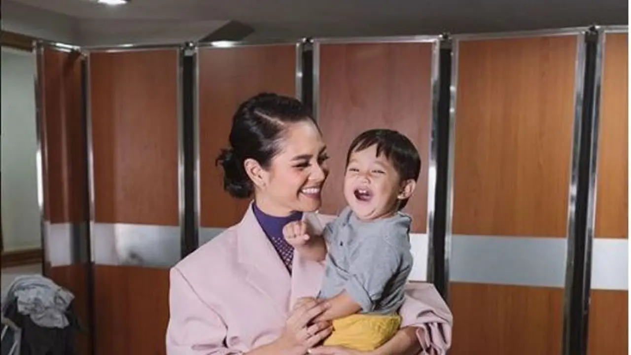 Ini Sosok Dilan Masa Kecil? - ShowBiz Liputan6.com