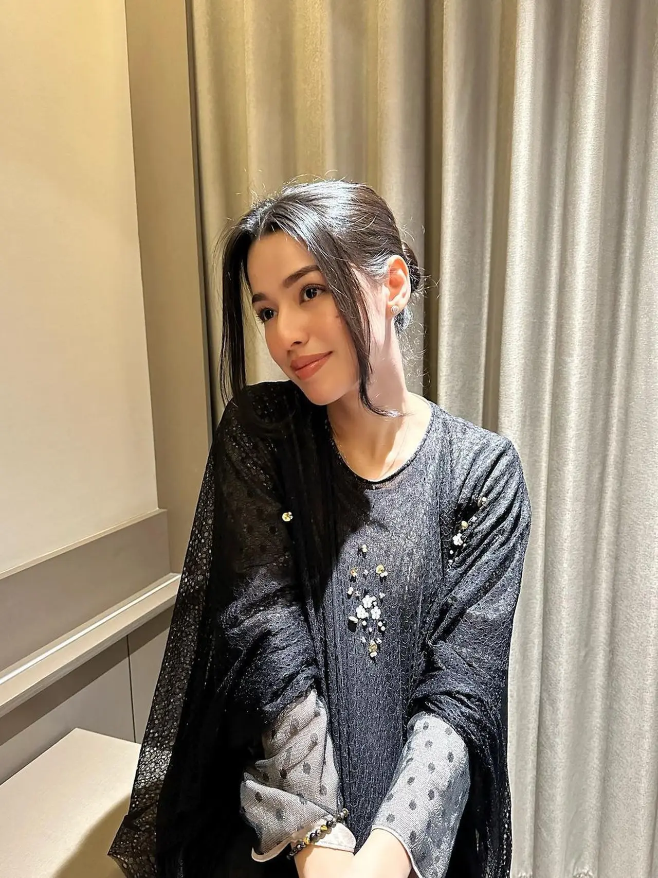 10 Potret Cantik Susan Sameh Pake Baju Hitam, Visual yang Ideal Jadi Sorotan - Citizen6 Liputan6.com