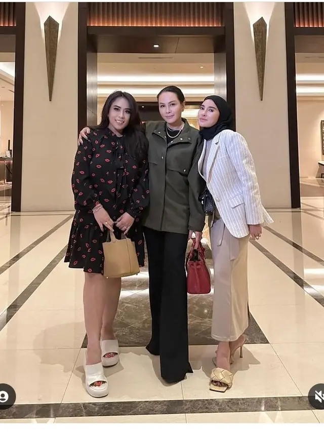 Nikita Mirzani Memaafkan Bunda Corla, Ini 5 Potret Ivan Gunawan dan Maharani Kemala Bertemu ...