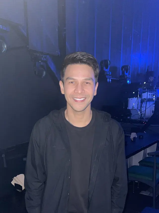 Jonathan Frizzy Healing Ekspres Nongkrong di Bar Bareng Sahabat, Sebut ...