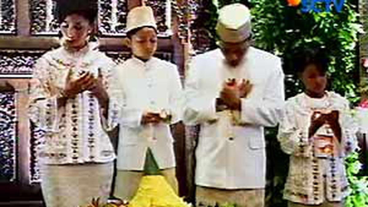 Anak Krisdayanti Dikhitan