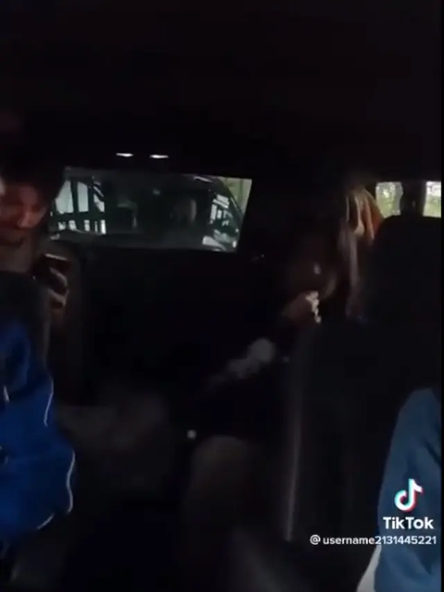 Zee JKT48 Diduga Merokok saat Bersama Rombongan Artis, Fans Singgung Golden Rules JKT48 ...