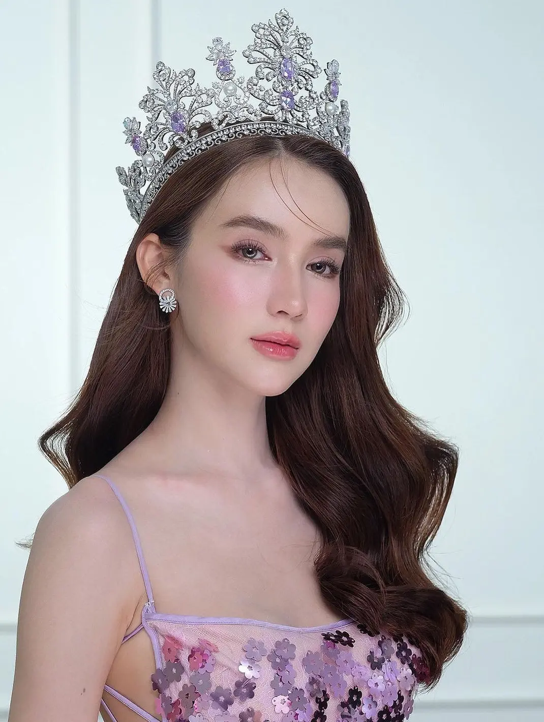 6 Potret Rinrada Yoshi Thurapan Transgender yang Tidak Kalah Cantik ...