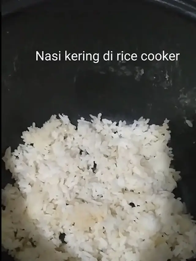 Sisa Nasi di Rice Cooker Kering? Begini Cara Mengembalikannya Jadi ...