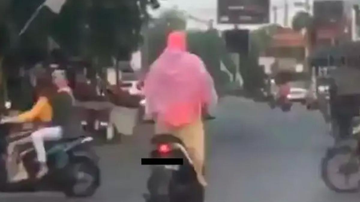 7 Kelakuan Lucu Emak-Emak di Jalan Raya, Bikin Ngakak Sekaligus Geleng-Geleng Kepala - Citizen6 ...