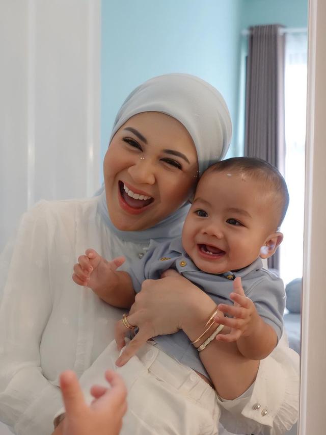 Hamil Anak Kedua, Ini 7 Potret Seru Kesha Ratuliu Asuh Buah Hati